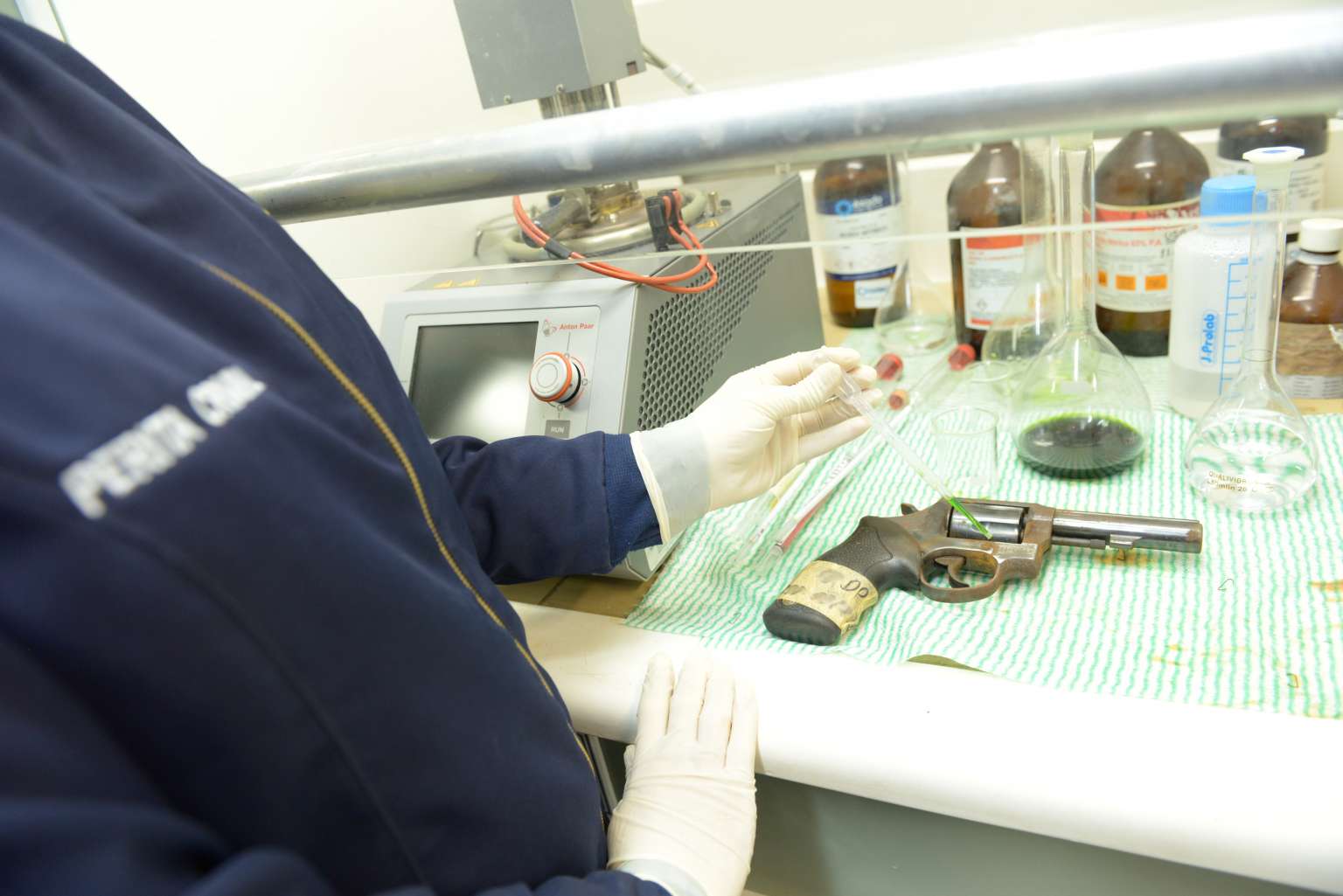 Perito Criminal: a ciência química na solução de crimes - Perícia Forense